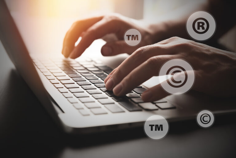 【出版契約】リーガルチェックポイントー出版権設定と著作権利用許諾の違いも解説｜弁護士監修 | Collabo Tips | コラボ・ティップス